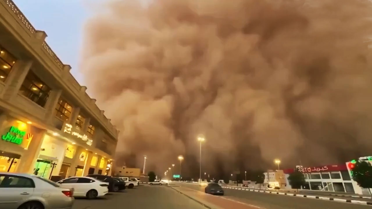 Massive dust storm hits Saudi Arabia, Kuwait and Jordan